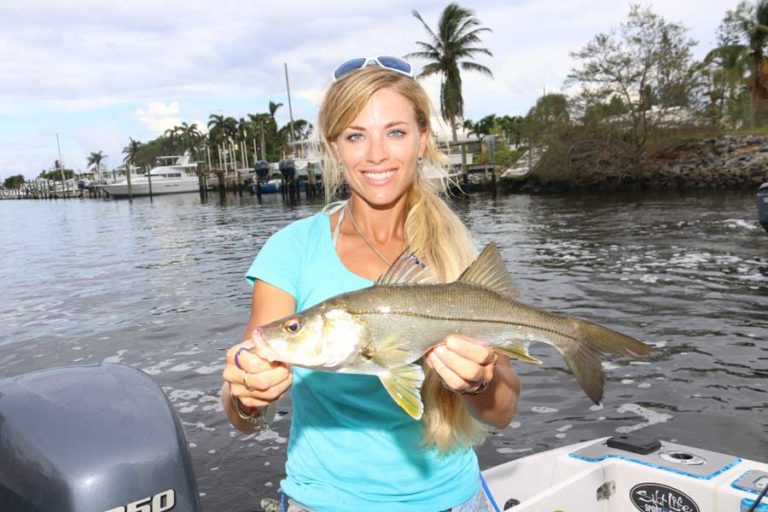 PHOTOS (46) - Warm Up With These 46 Photos of Darcizzle - Darcizzle ...