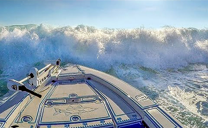 Unexpected BIG WAVES Swamp Our SMALL BOAT! - Darcizzle Offshore